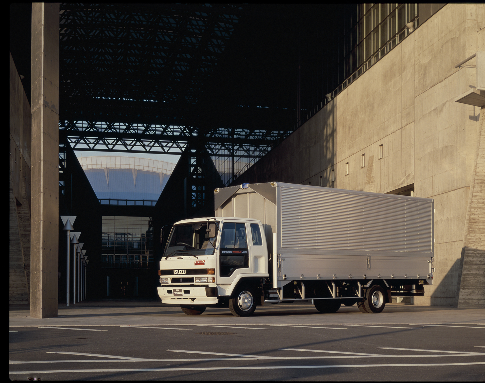 FORWARD 4th | ISUZU MOTORS LIMITED